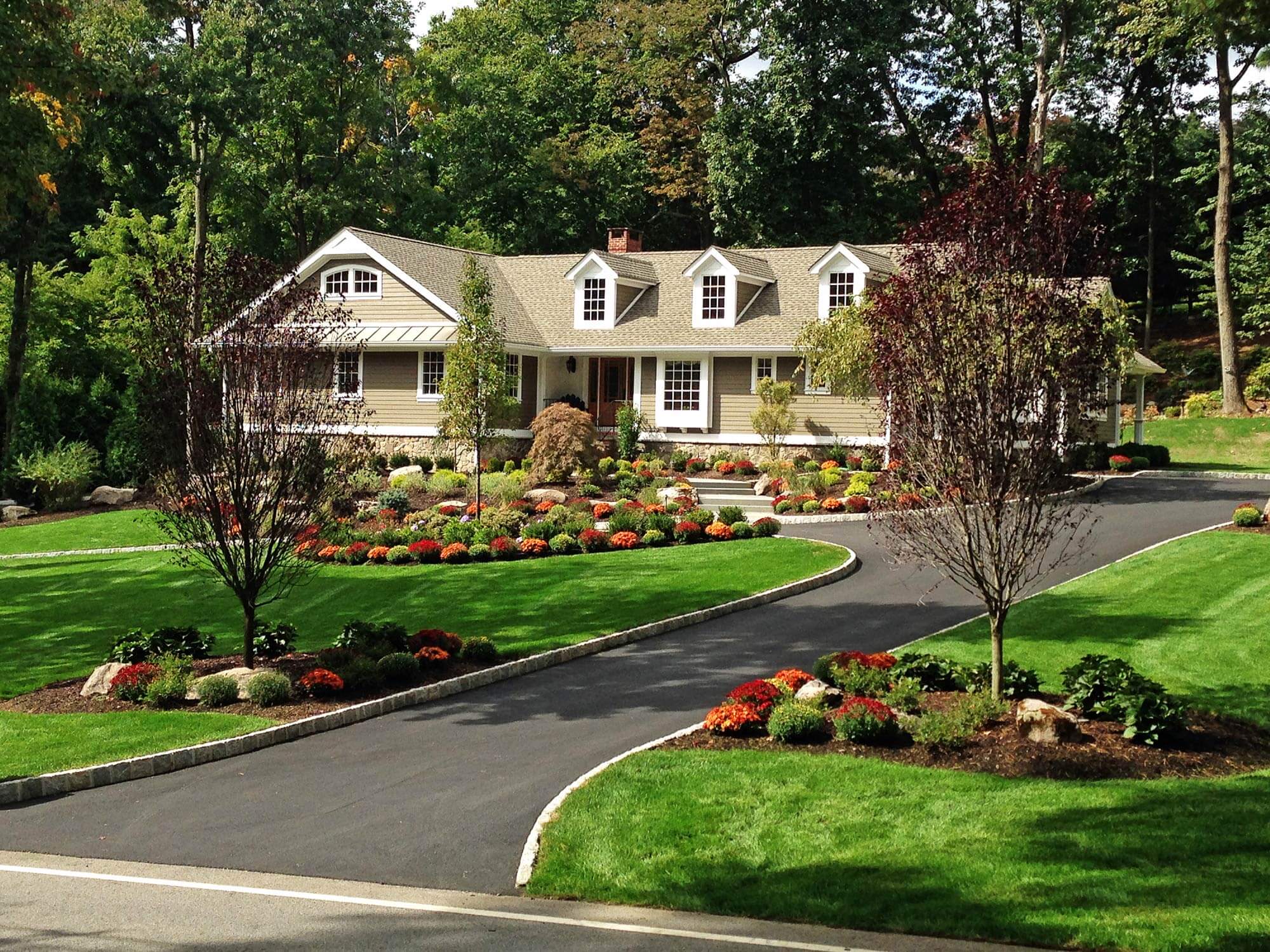 26 Modern Front Yard Landscape Design Ideas in Philippines
