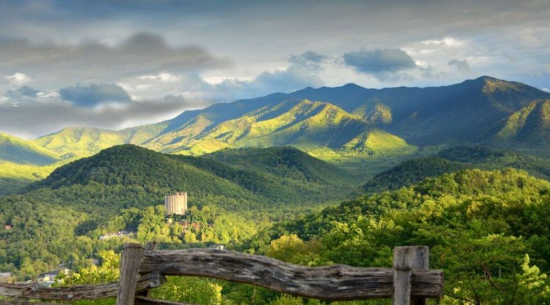 Gatlinburg: The Place For Arts & Crafts - Live Enhanced