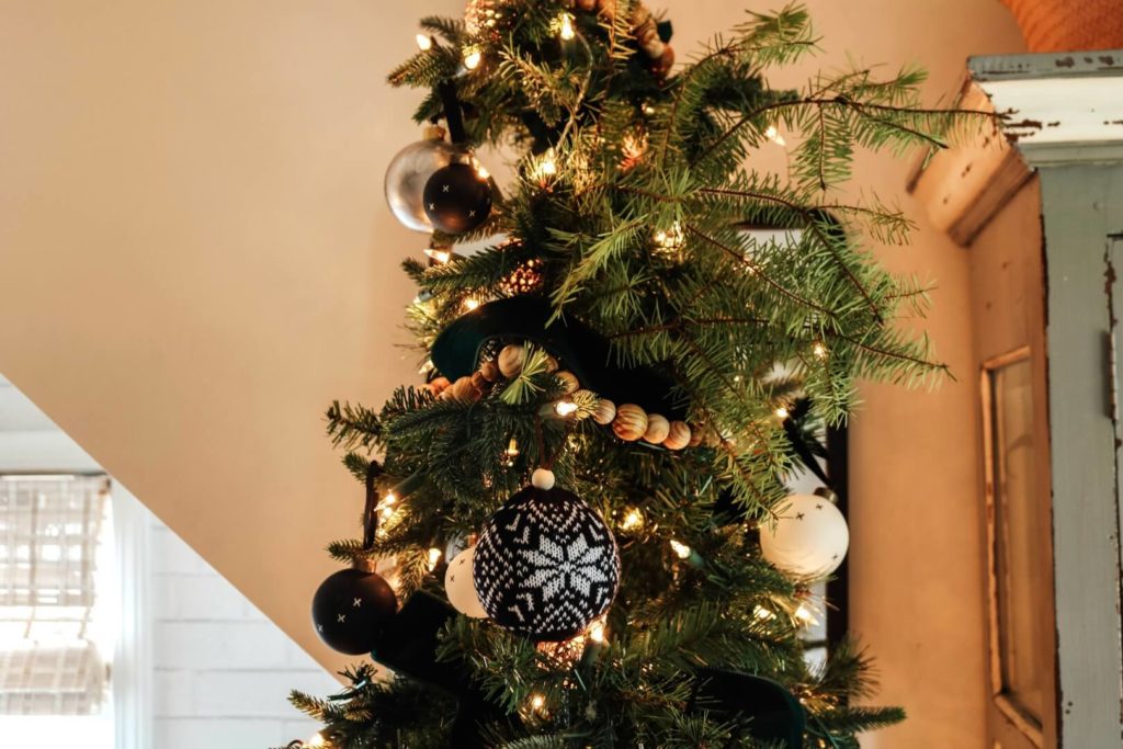 Attractive Twinkle Light Decoration Ideas for Christmas - Live Enhanced