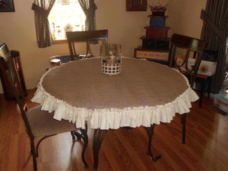 Stunning Table Cloth Designs Ideas to Decor Your Dining Table