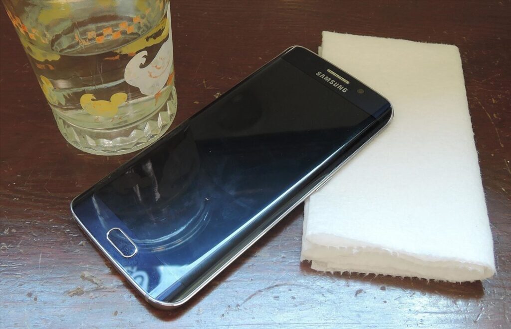 How to Clean your Filthy Cellphone at Your Home - Live Enhanced