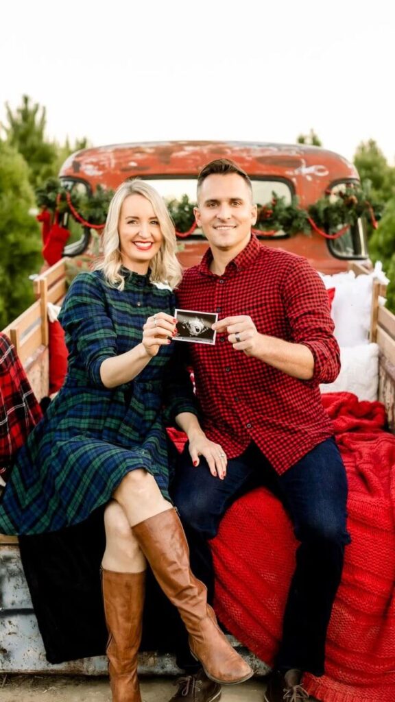 8 Best Couple Outfit Ideas for Christmas Season - Live Enhanced