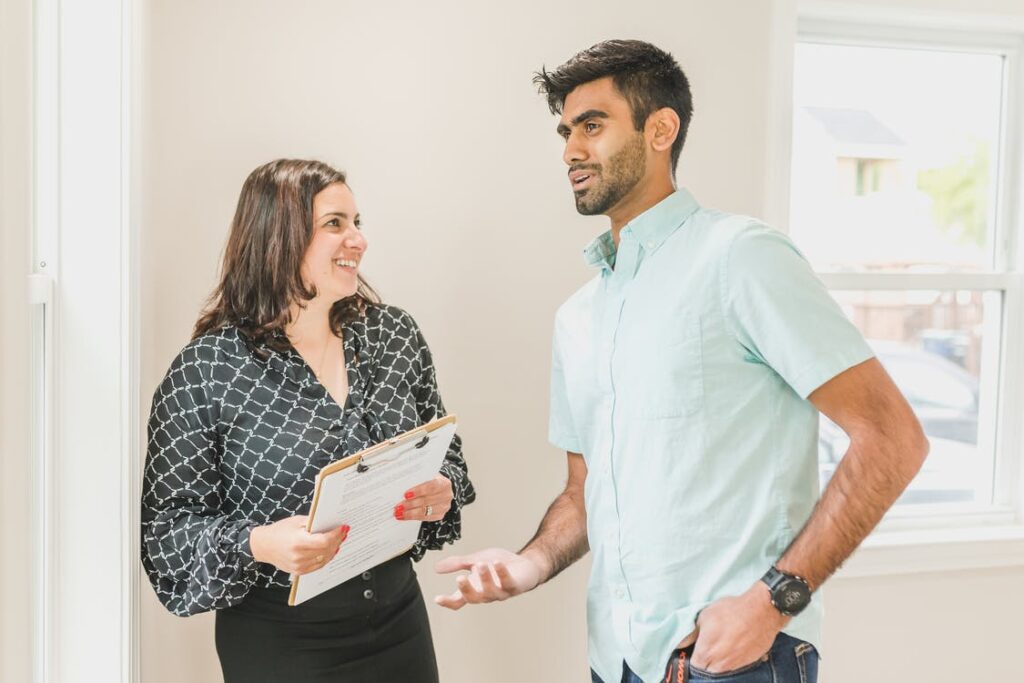 3 Things to Look For When Choosing Your Real Estate Agent - Live Enhanced