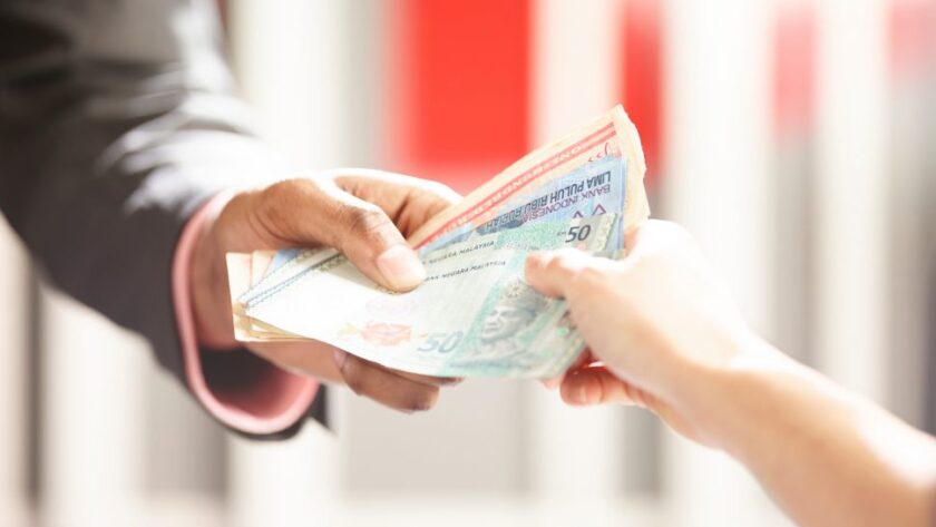 Expert Tips for Buying Foreign Currency while Travelling - Live Enhanced