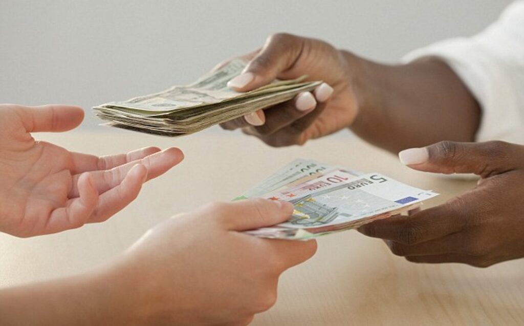 Expert Tips for Buying Foreign Currency while Travelling - Live Enhanced