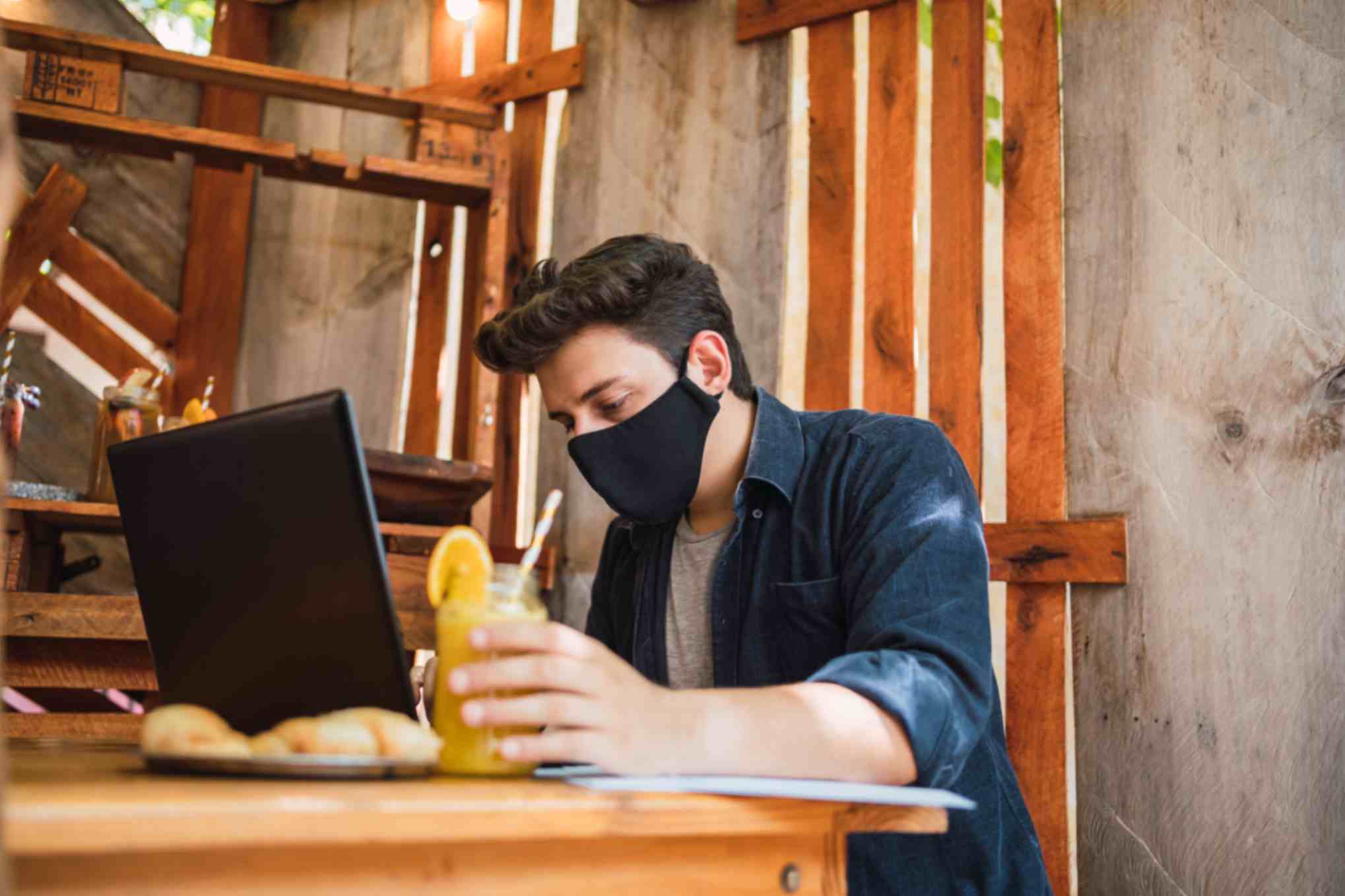 Nomadic Living: 6 Benefits of the Digital Nomad Lifestyle - Live Enhanced