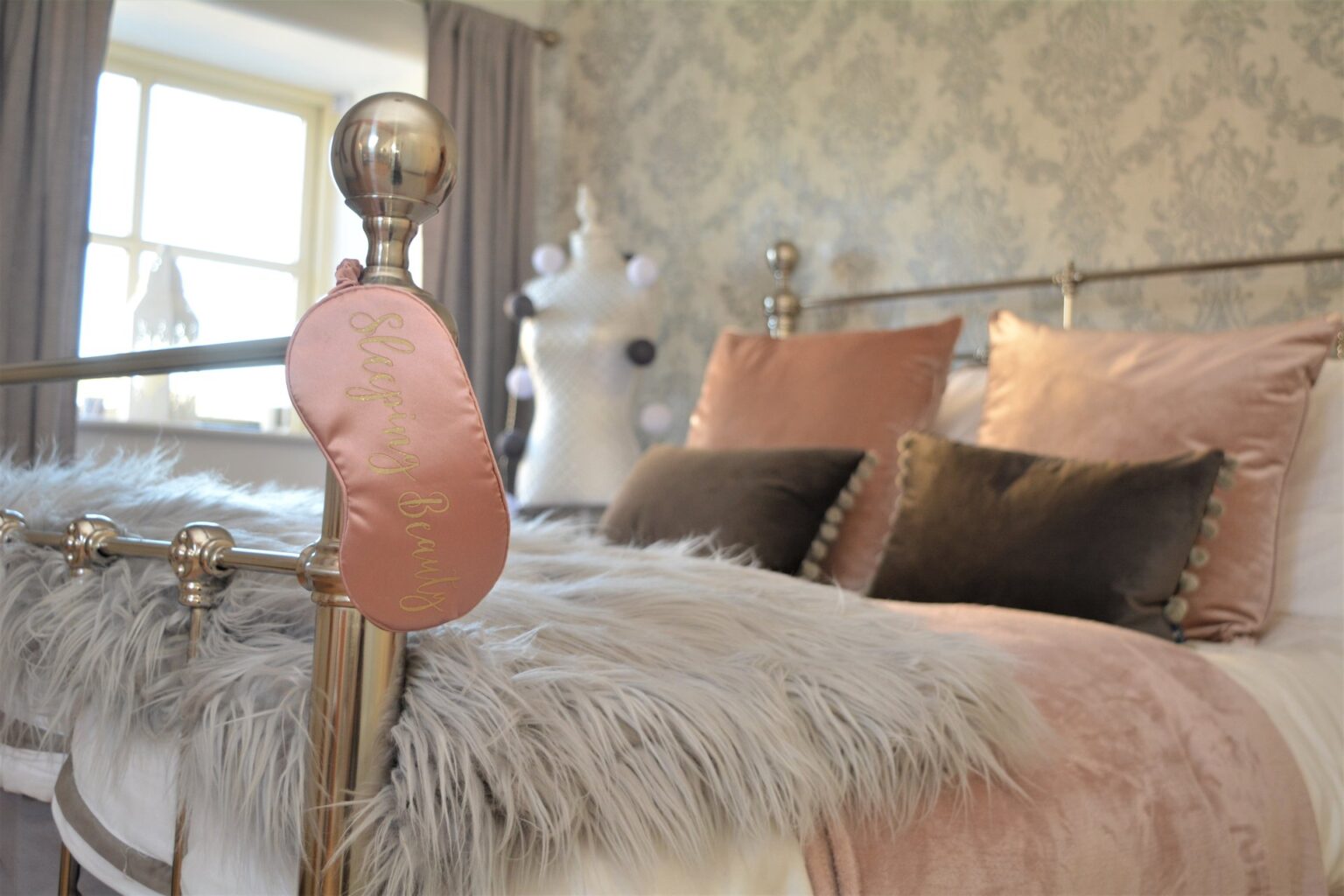 How to Dress Your Bed Like a Pro: A Comprehensive Guide