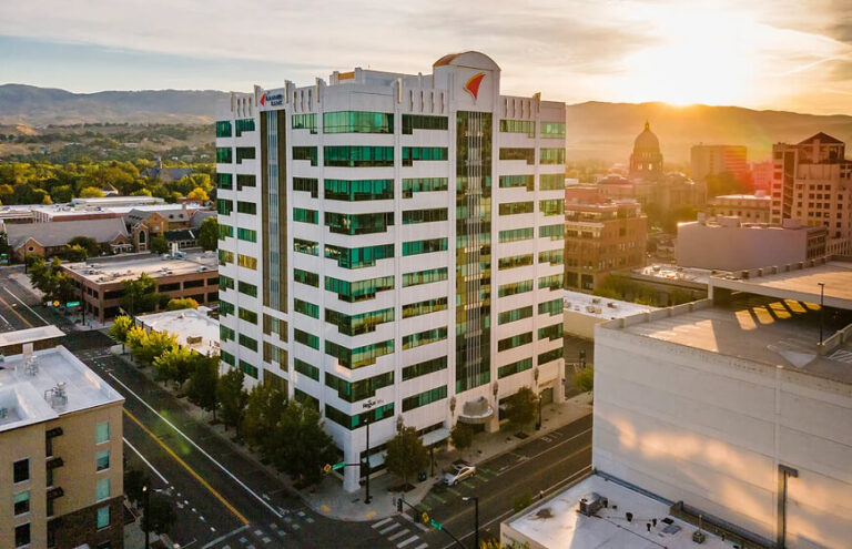 Top 25 Sustainable Architecture Examples in USA